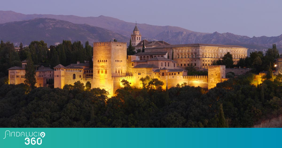 PRIVATE TOUR ALHAMBRA. Guided visit to the jewel of Andalusia